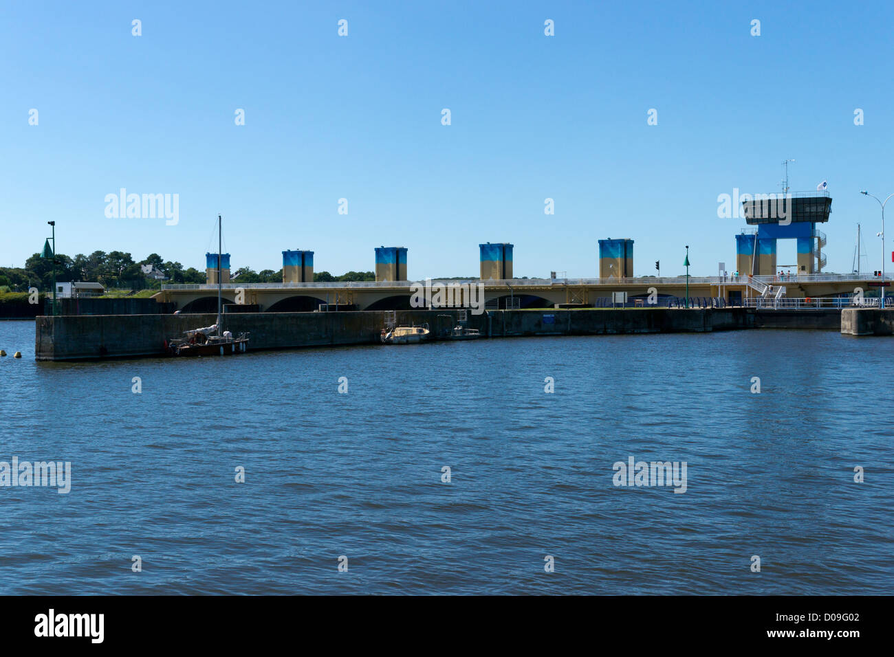 The Arzal dam is a dam on the Vilaine estuary , between the towns of ...