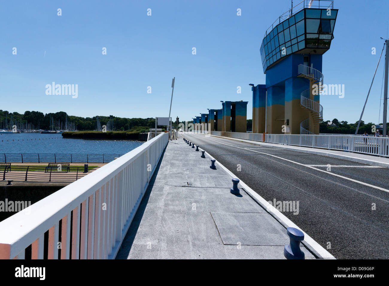 The Arzal dam is a dam on the Vilaine estuary , between the towns of ...