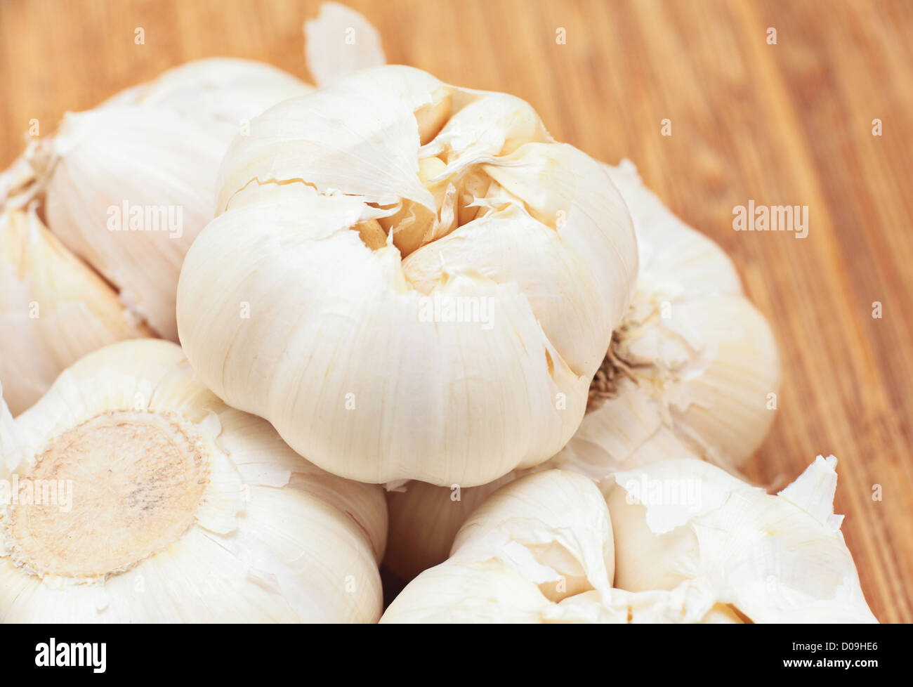 Fresh peeled garlic close hi-res stock photography and images - Alamy