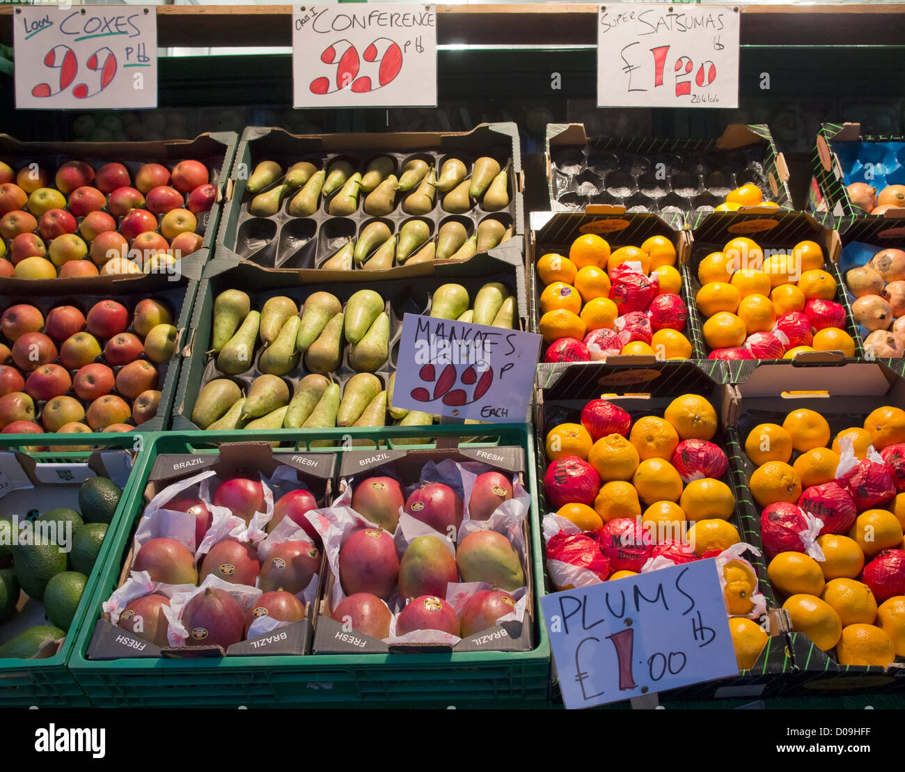 Fruit stall hi-res stock photography and images - Alamy