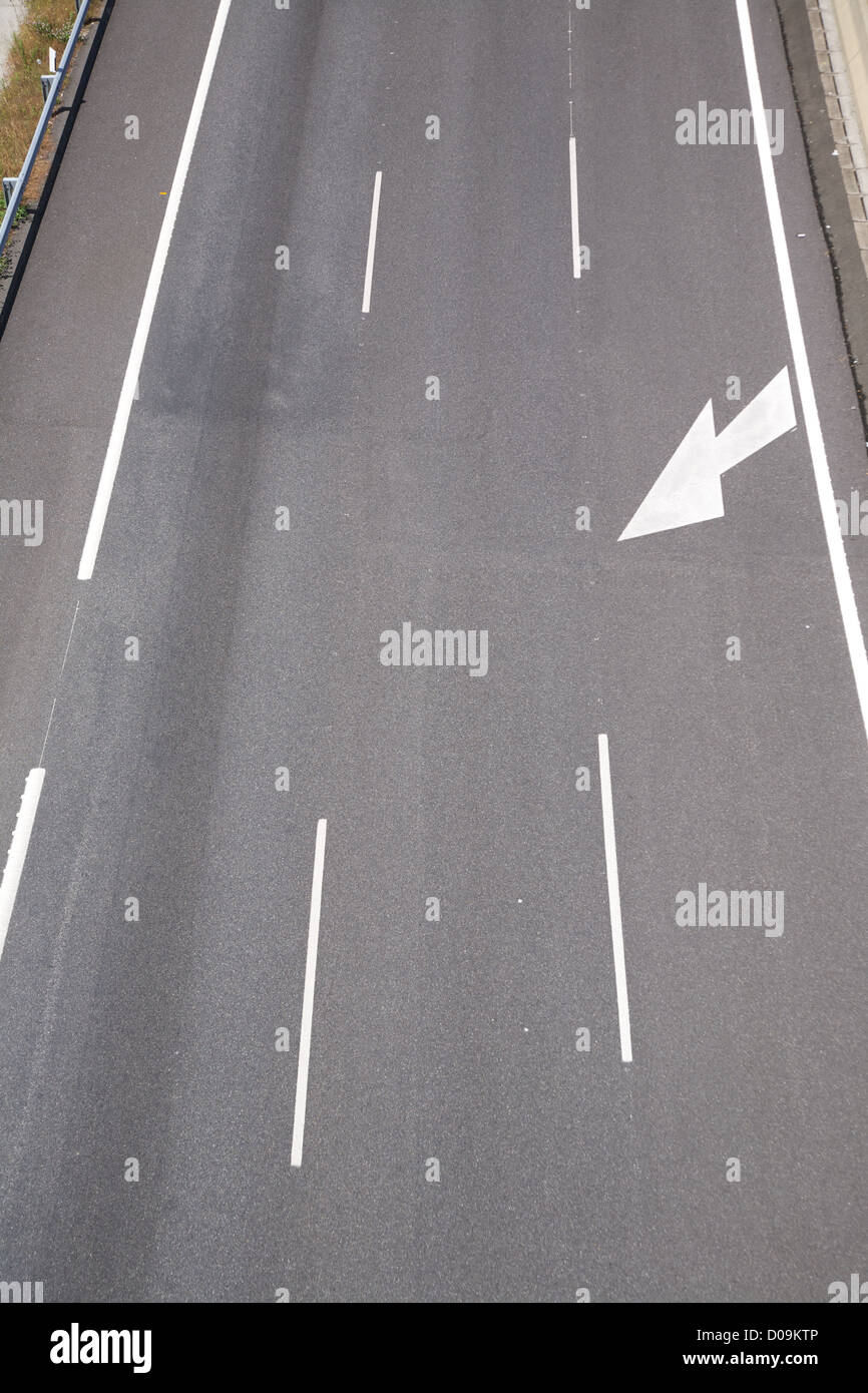 Lanes arrow hi-res stock photography and images - Alamy