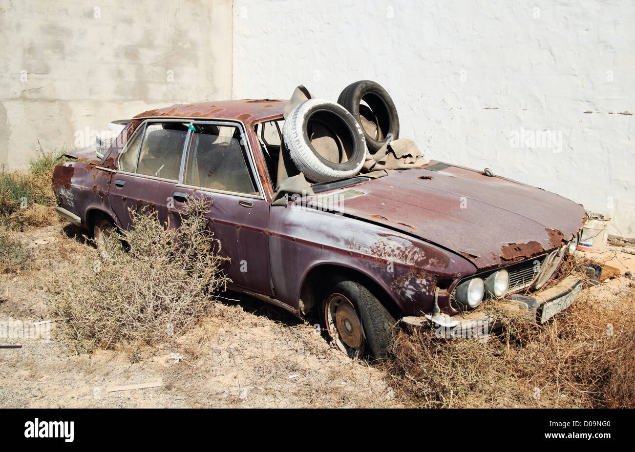 Rusting car hi-res stock photography and images - Alamy