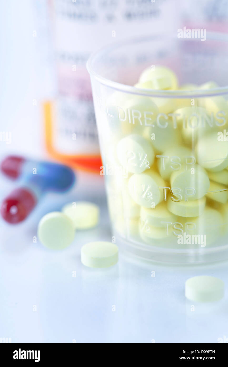 Medicine bottles hi-res stock photography and images - Alamy