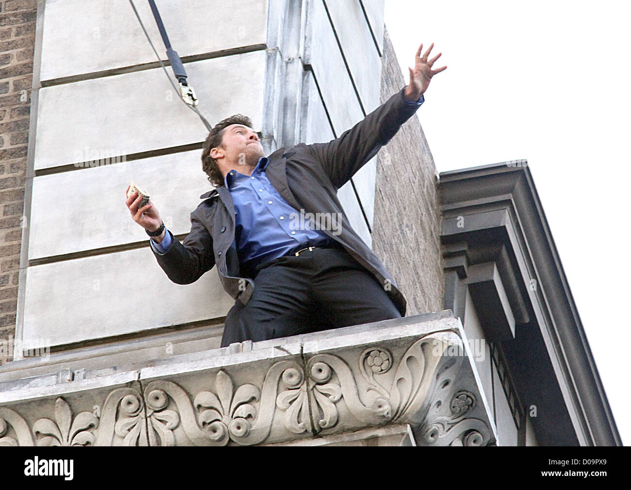 Sam Worthington shooting on location for new movie 'Man on a Ledge' at ...