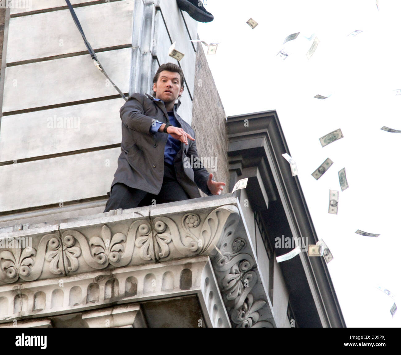 Sam Worthington shooting on location for new movie 'Man on a Ledge' at ...
