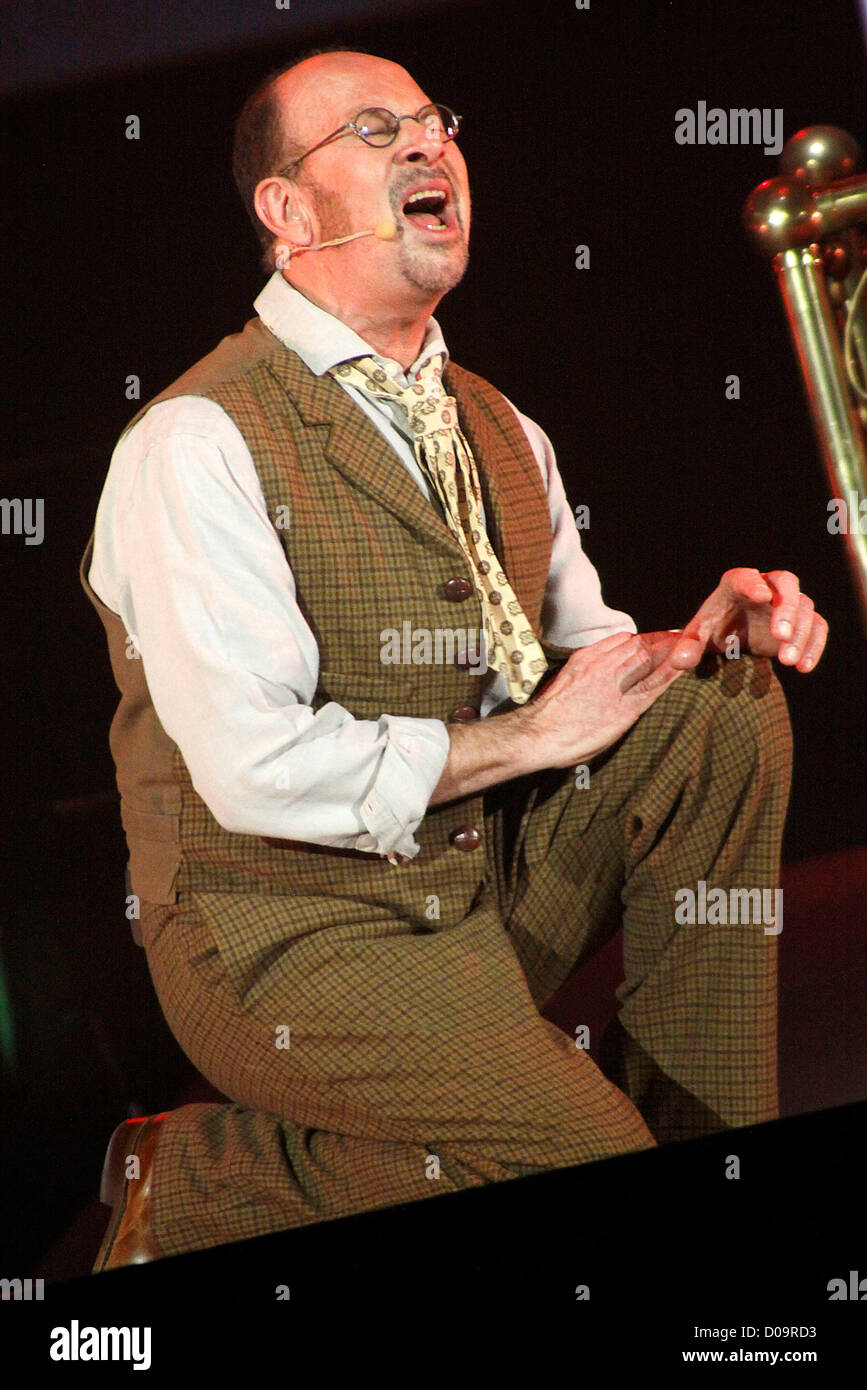 Chris Thompson, at the photocall for new musical 'The War of The Worlds ...