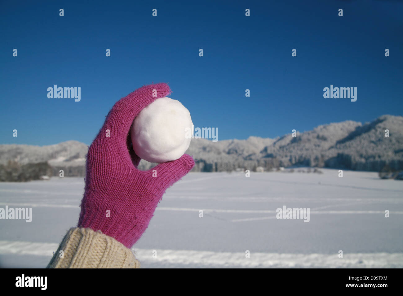 Child play snow ball hi-res stock photography and images - Alamy