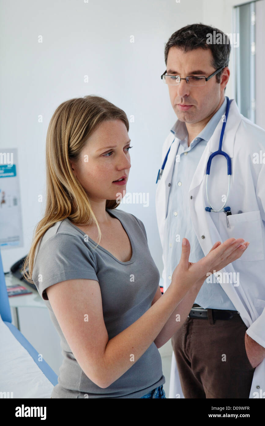 WOMAN IN CONSULTATION, DIALOGUE Stock Photo - Alamy
