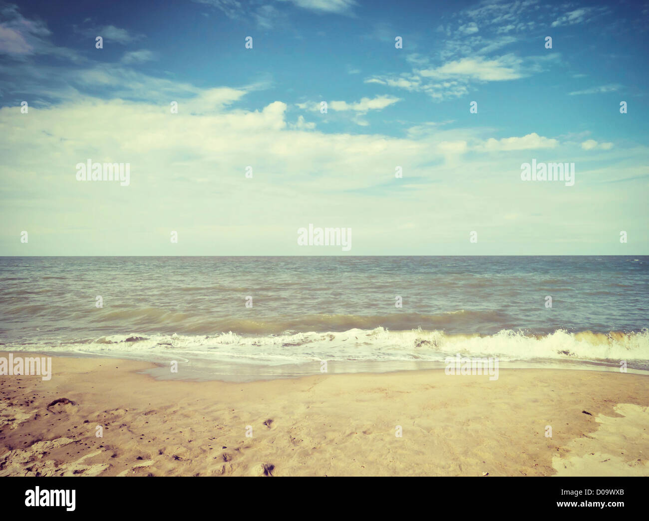 Retro beach hi-res stock photography and images - Alamy