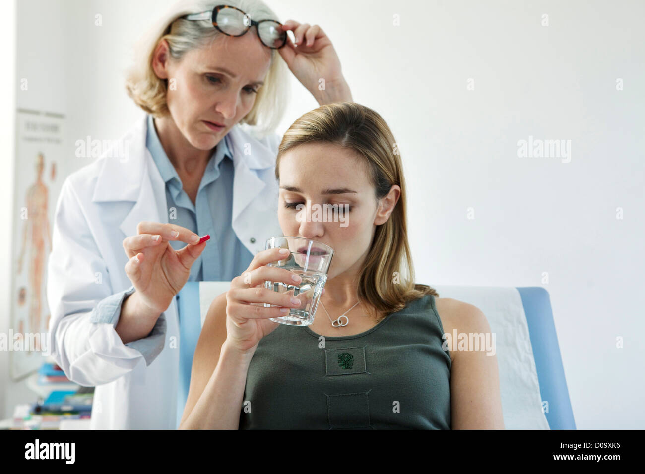 Clinical trial hi-res stock photography and images - Alamy