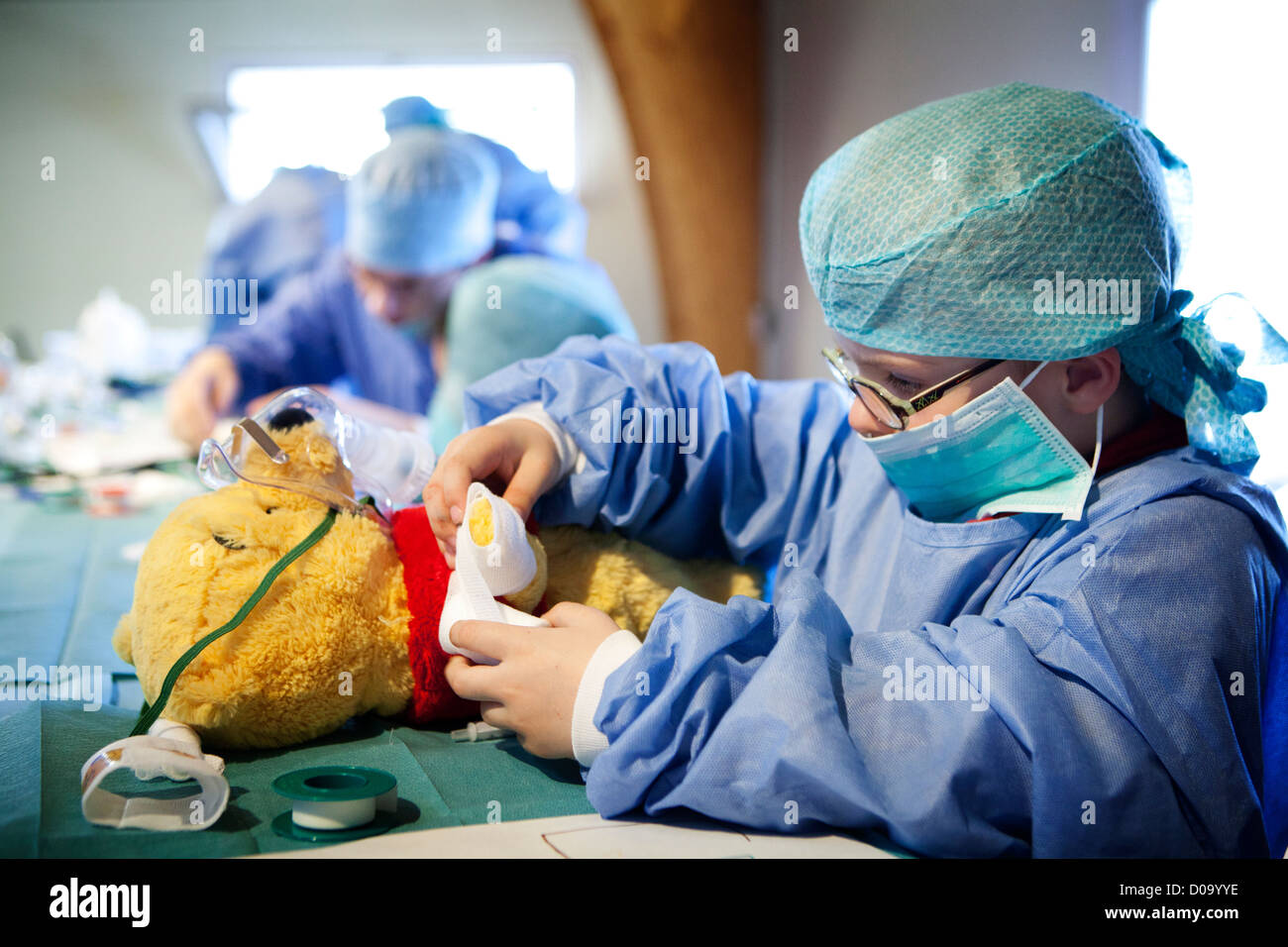 Child anesthesia mask hi-res stock photography and images - Alamy