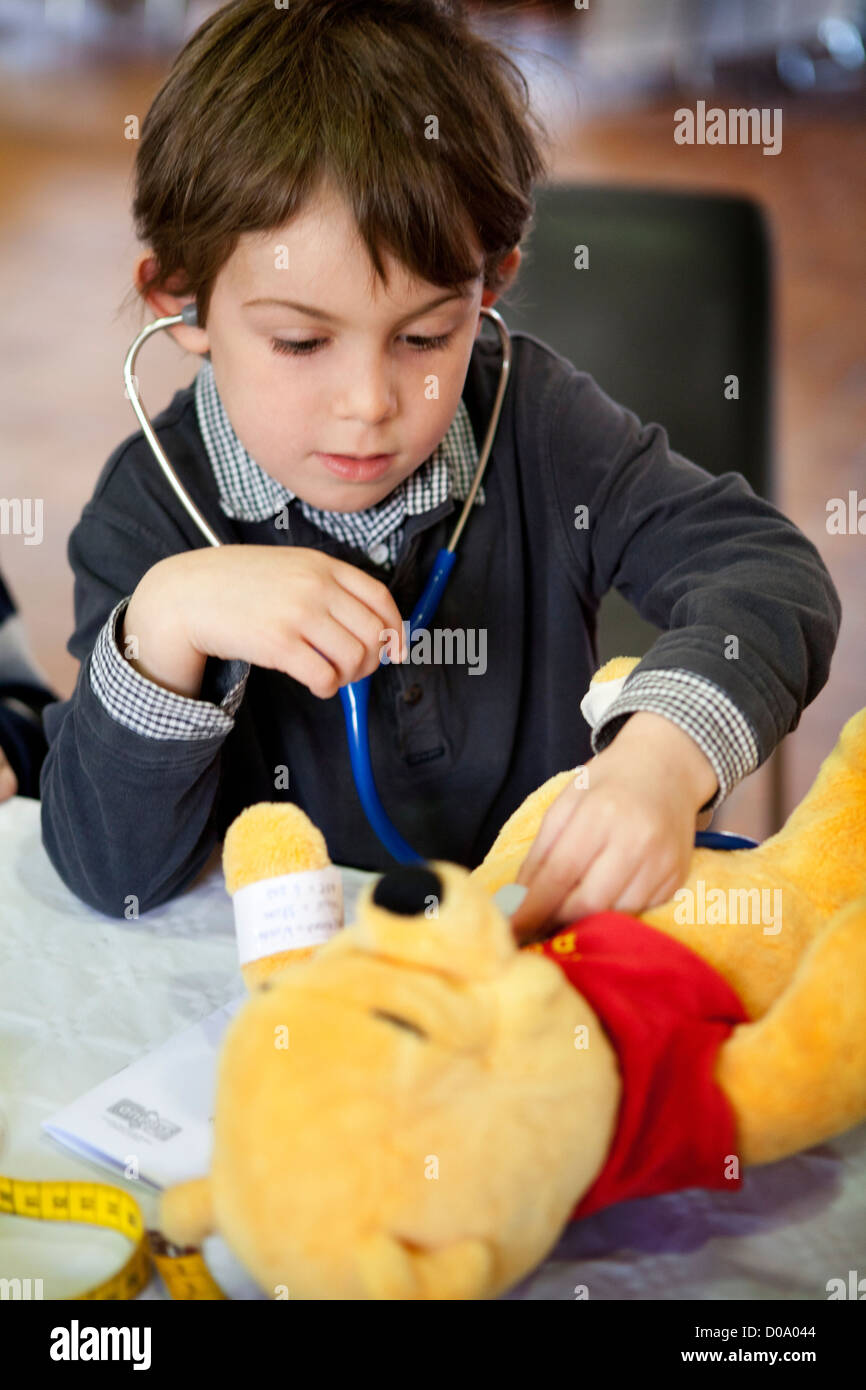 TEDDY BEAR HOSPITAL Stock Photo - Alamy