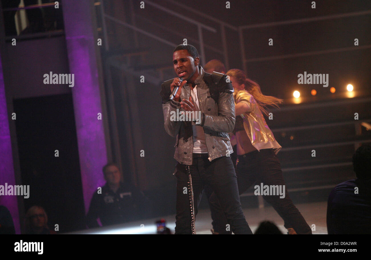 Jason Derulo performing on the final night of 'So You Think You Can ...
