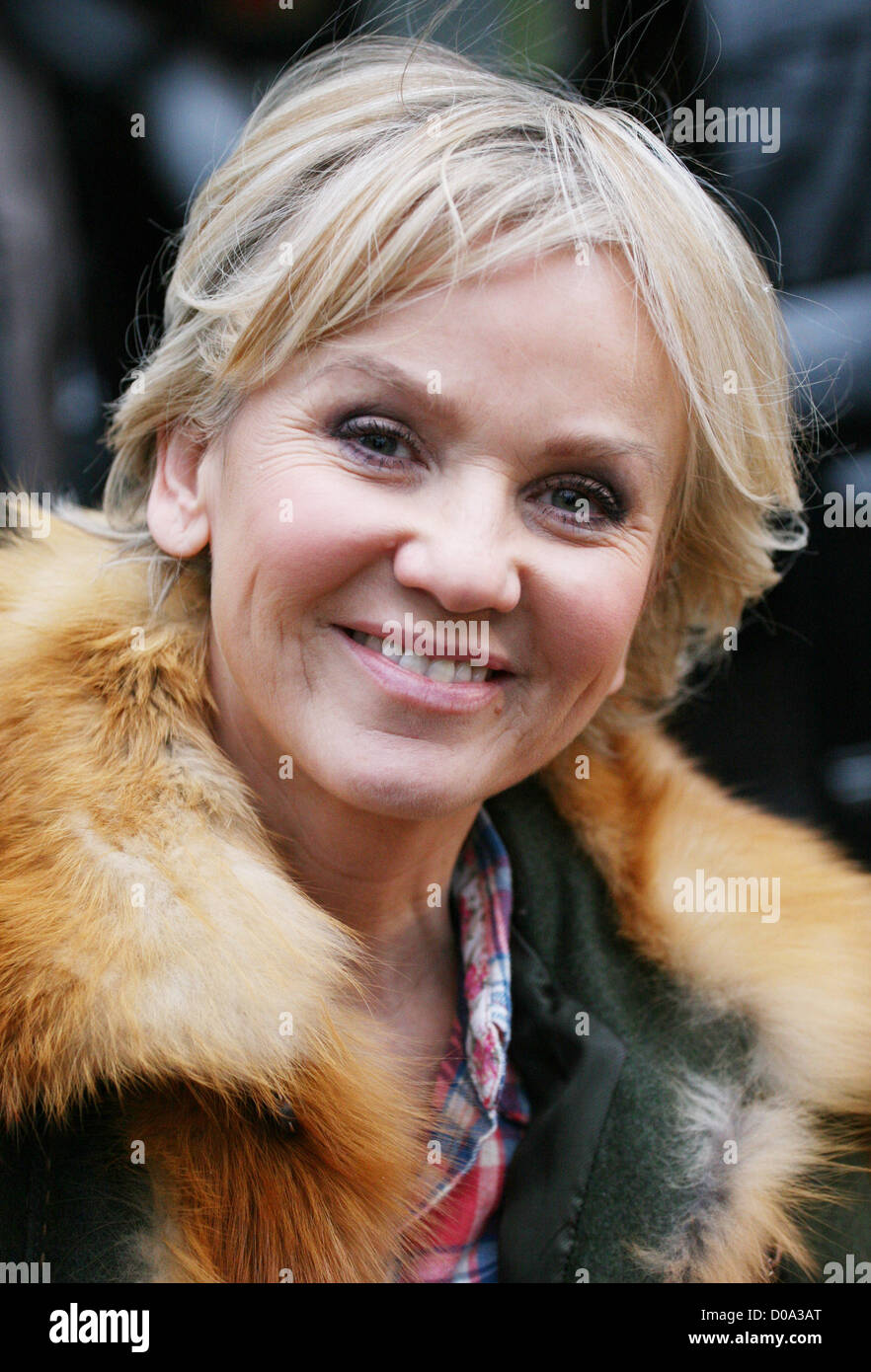 Lisa Maxwell outside at the ITV studios London, England - 30.11.10 ...