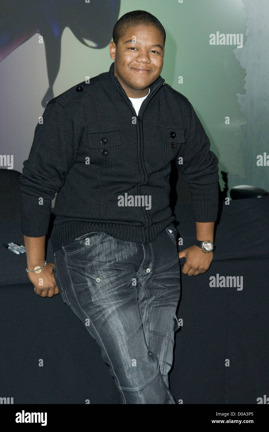 Kyle Massey Disney launches 'Epic Mickey" in Times Square, New York ...