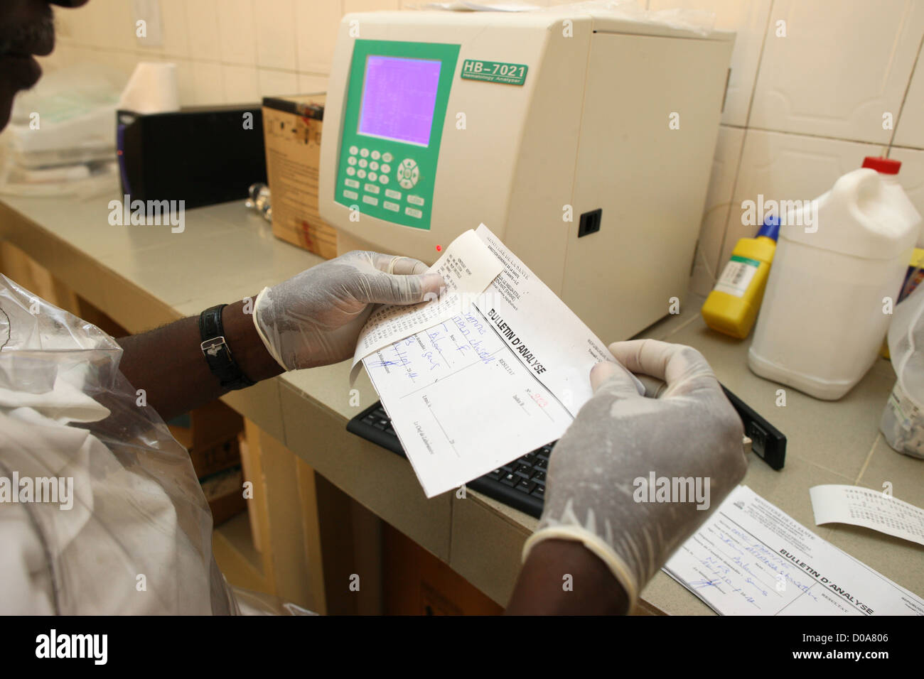 Aids test african hi-res stock photography and images - Alamy