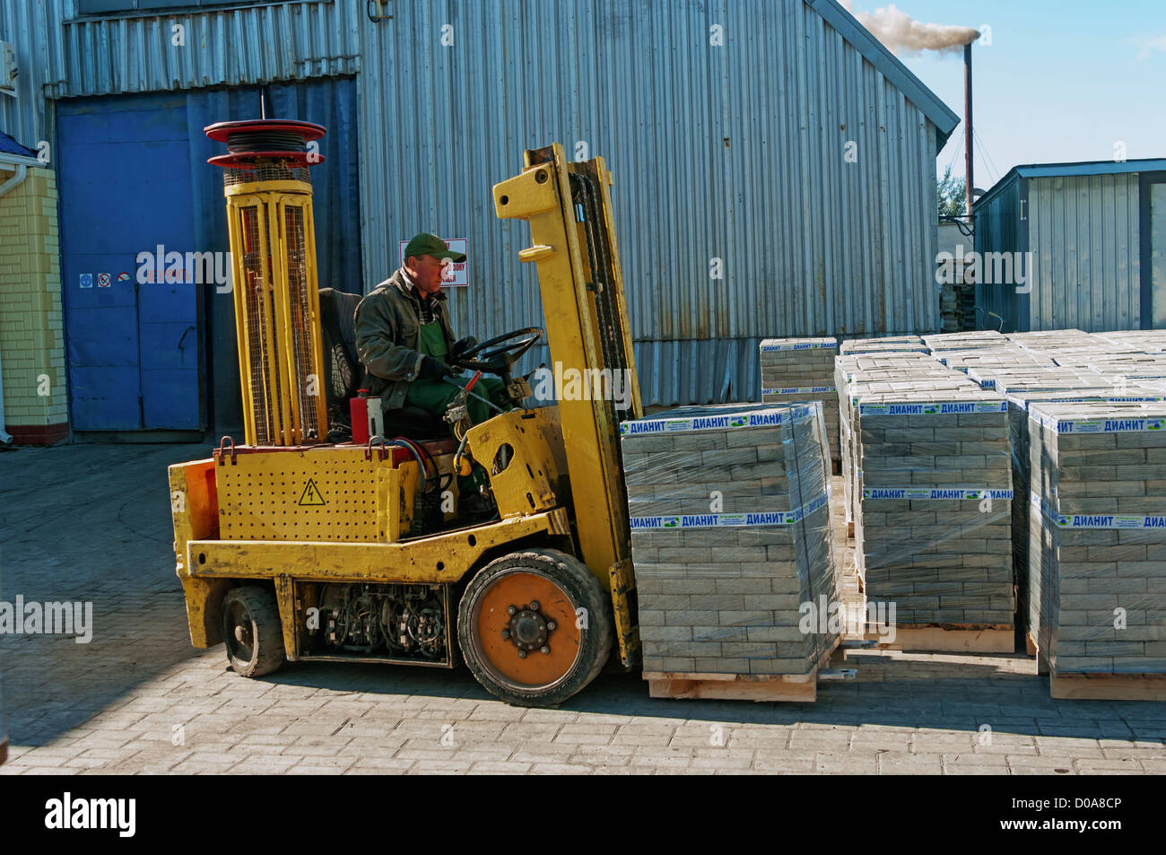 Man forklift warehouse empty hi-res stock photography and images - Alamy