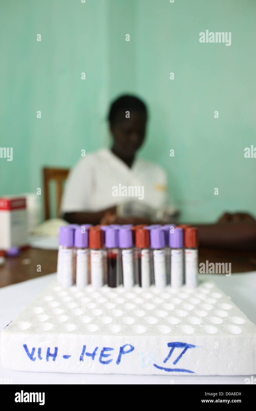 Taking blood sample africa hi-res stock photography and images - Alamy