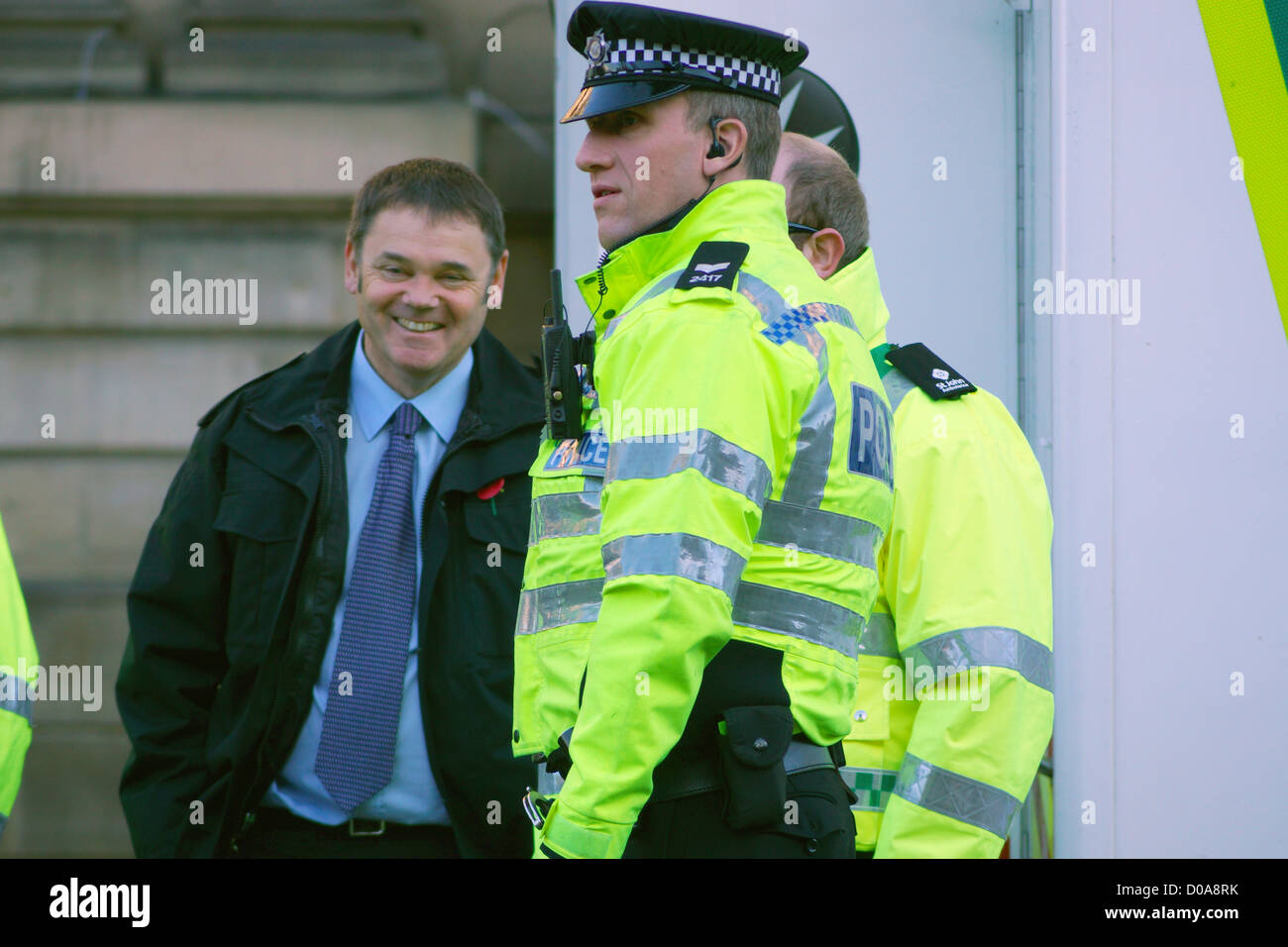 Police officer in Leeds city center Stock Photo - Alamy