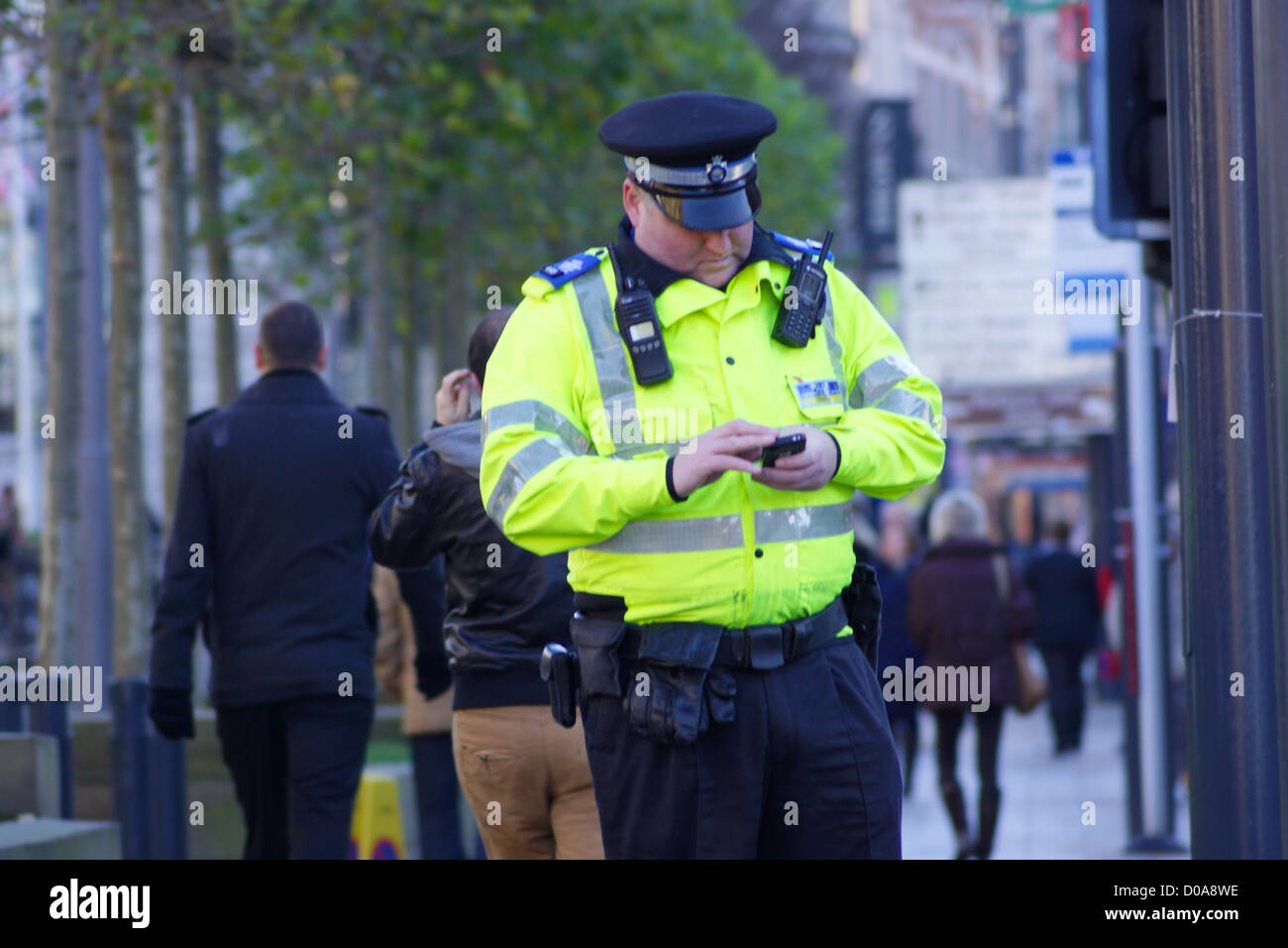 Police support officer in Leeds using mobile phone Stock Photo - Alamy