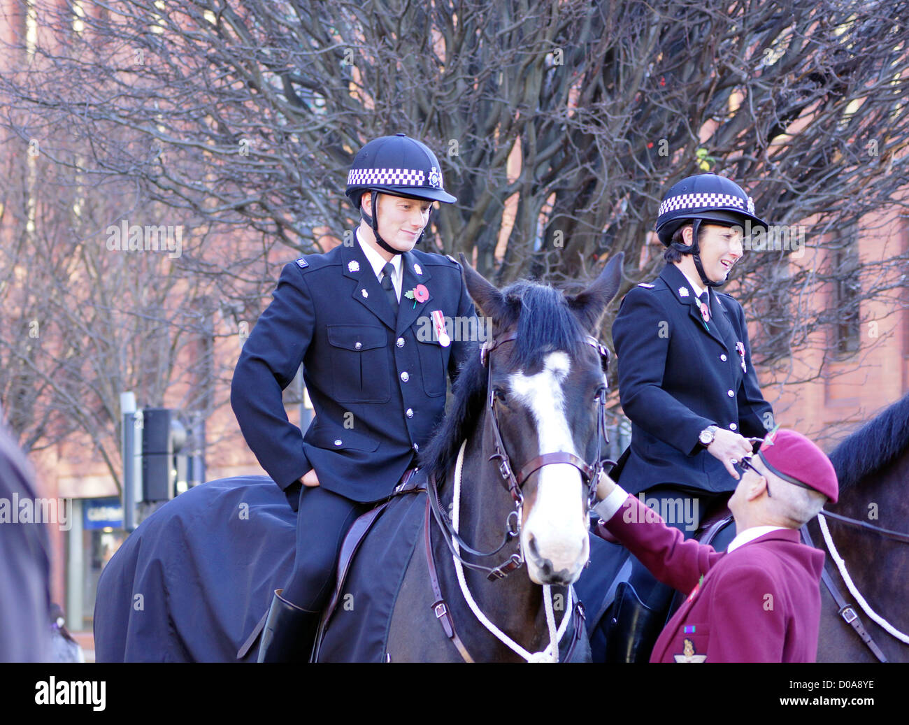 Mounted police woman hi-res stock photography and images - Alamy