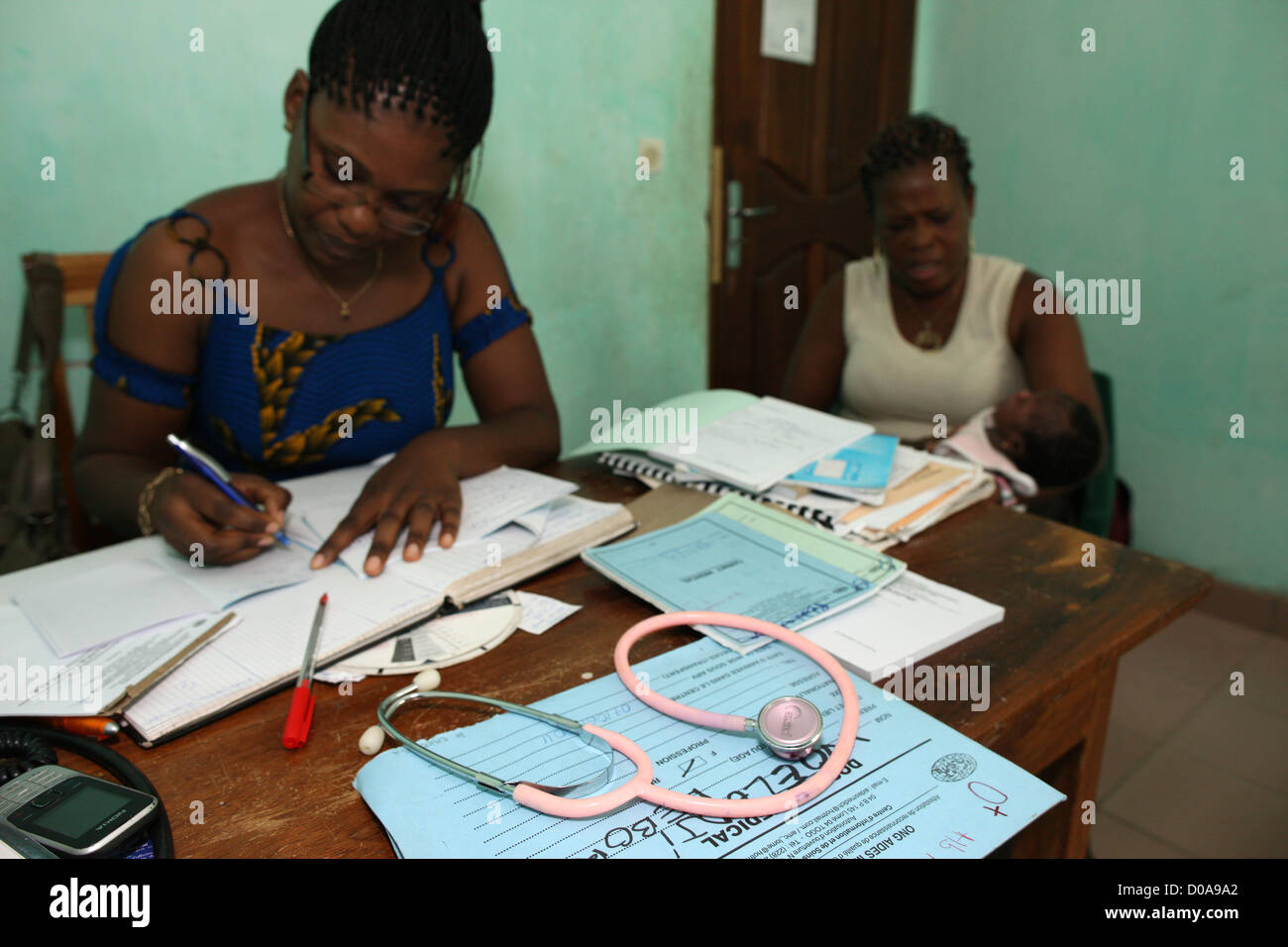Child and mother aids hi-res stock photography and images - Alamy