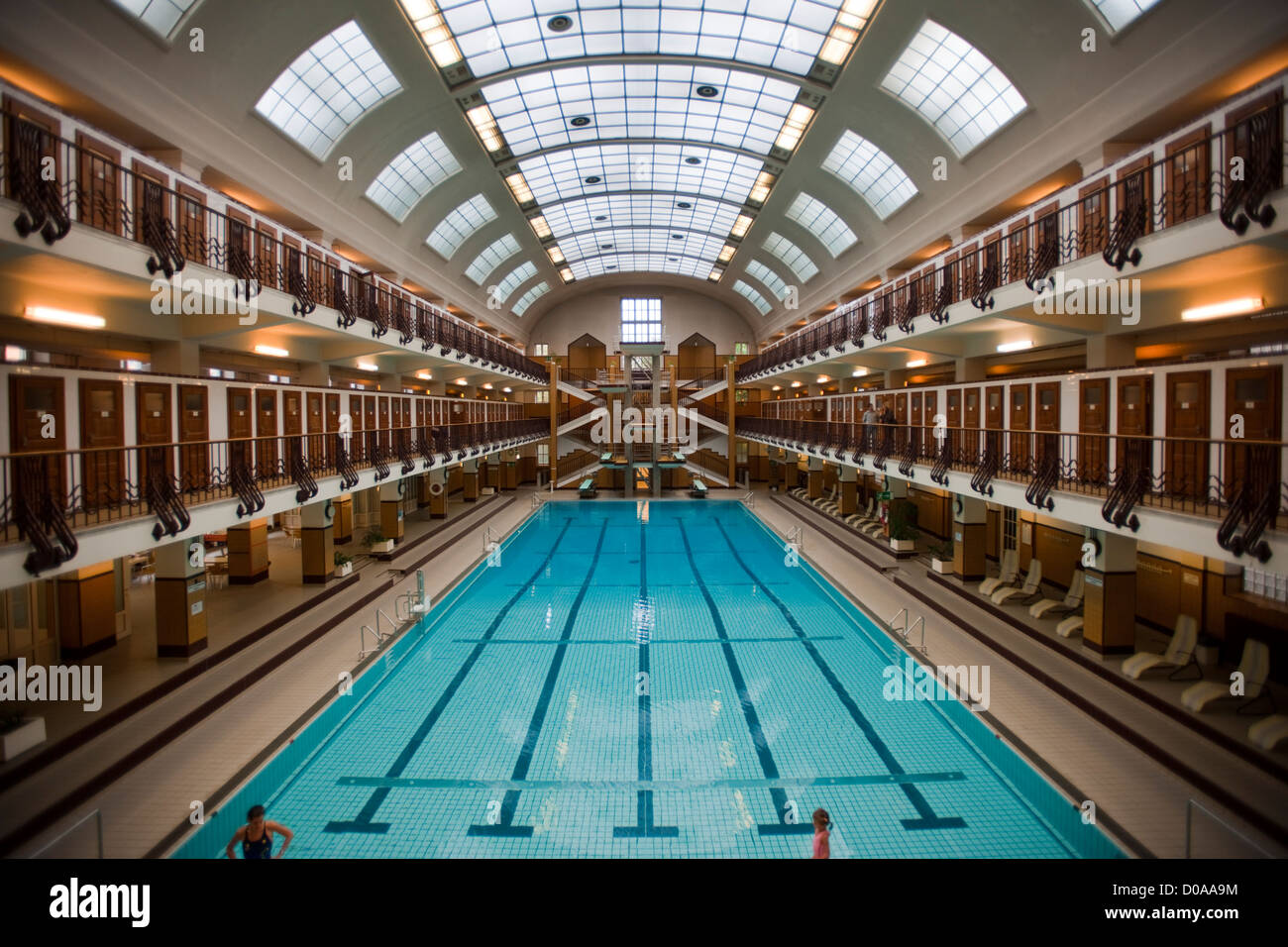 Österreich, Wien 10, Favoriten, Reumannplatz, Amalienbad Stock Photo ...