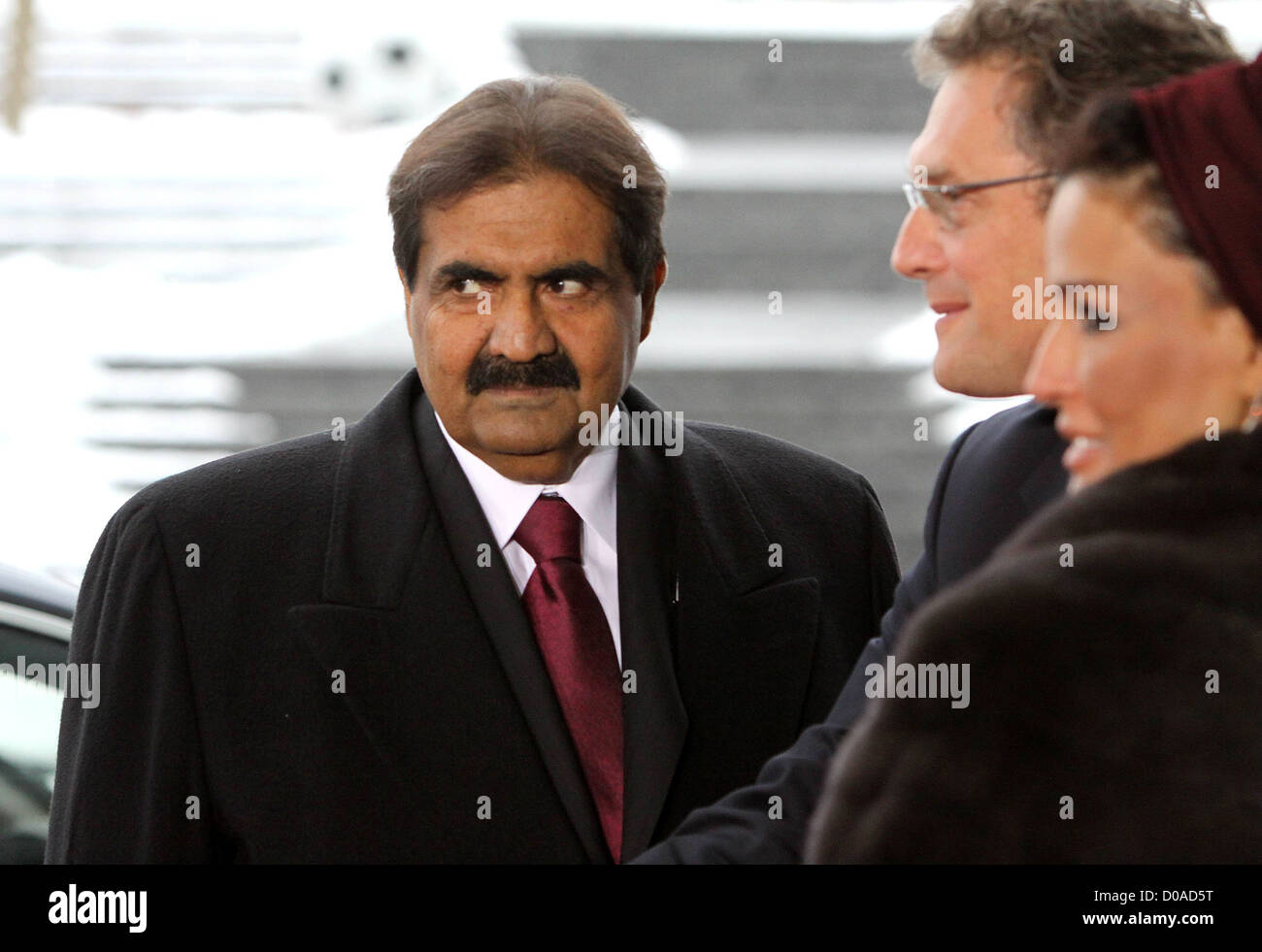 Sheik Hamad bin Khalifa Al-Thani, the Emir of Qatar arrives with the US ...