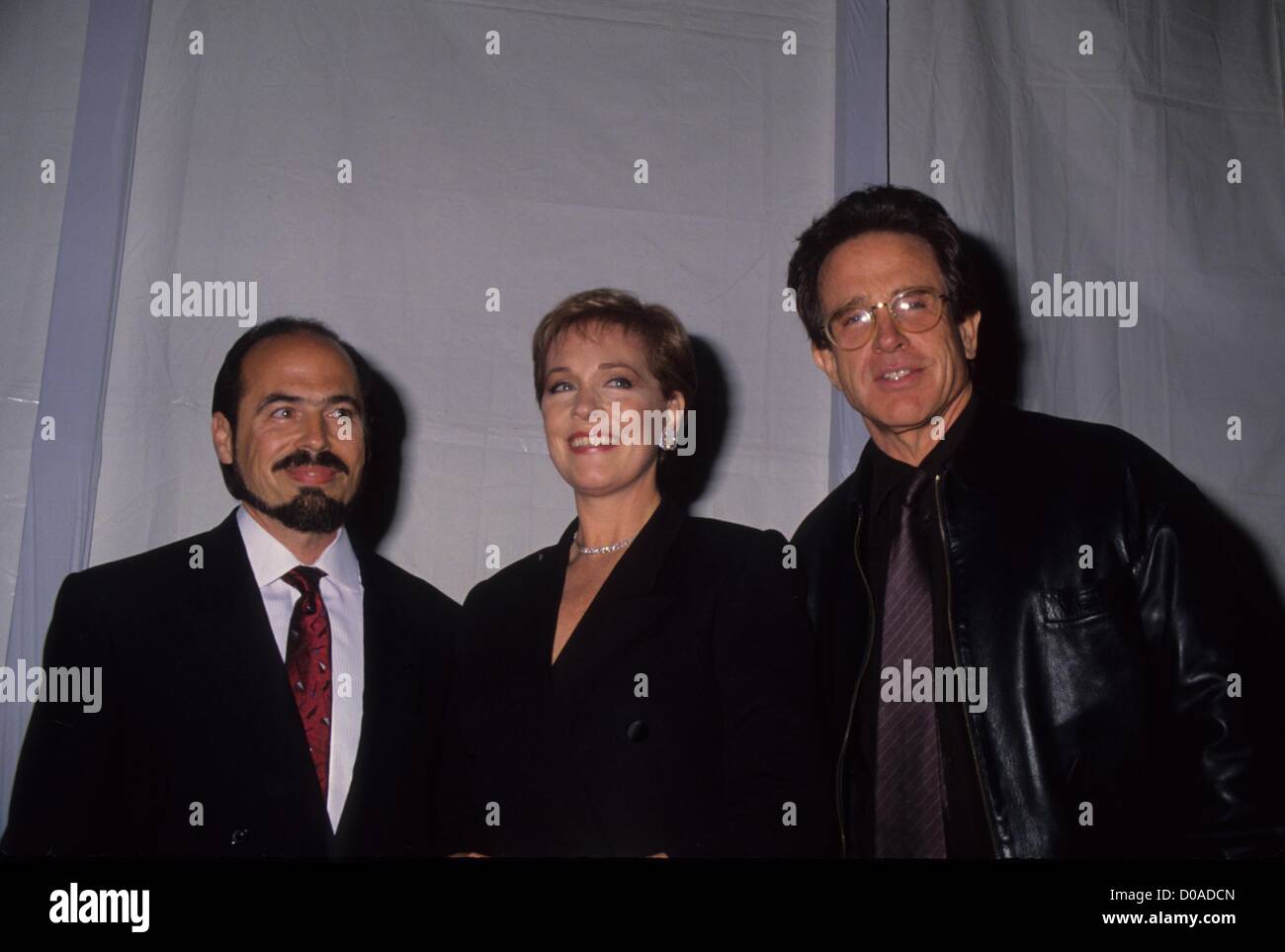Julie andrews warren beatty dr hi-res stock photography and images - Alamy