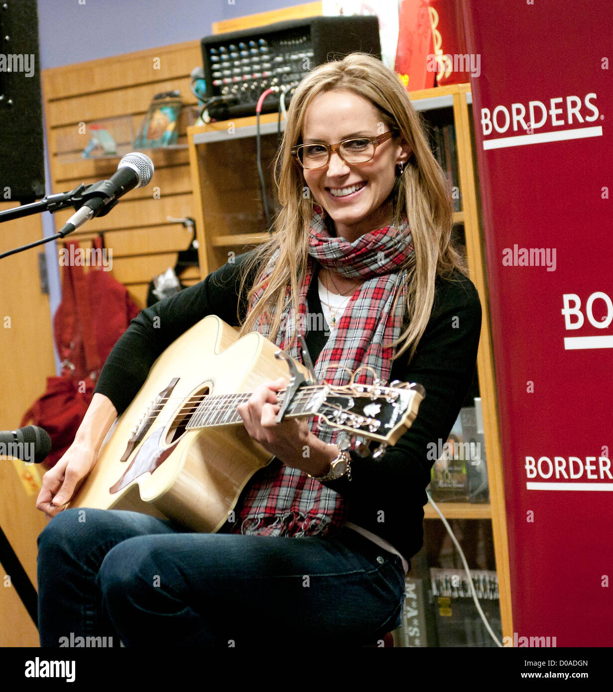 Chely Wright her signing and performance Borders promoting her new CD ...