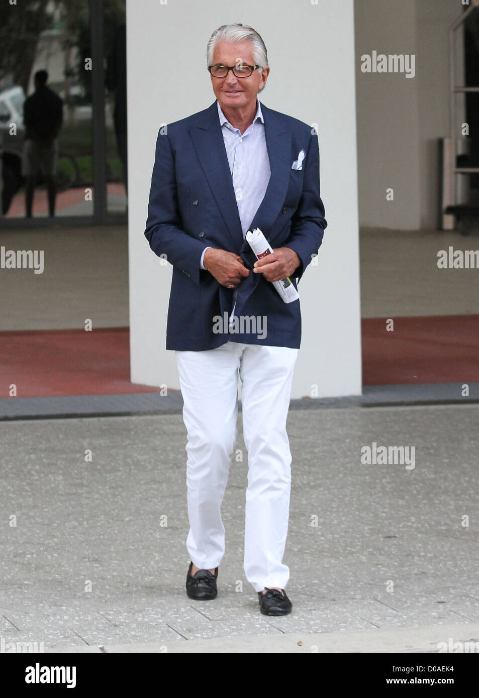 George Hamilton outisde his hotel in Miami Miami, Florida - 30.11.10 ...