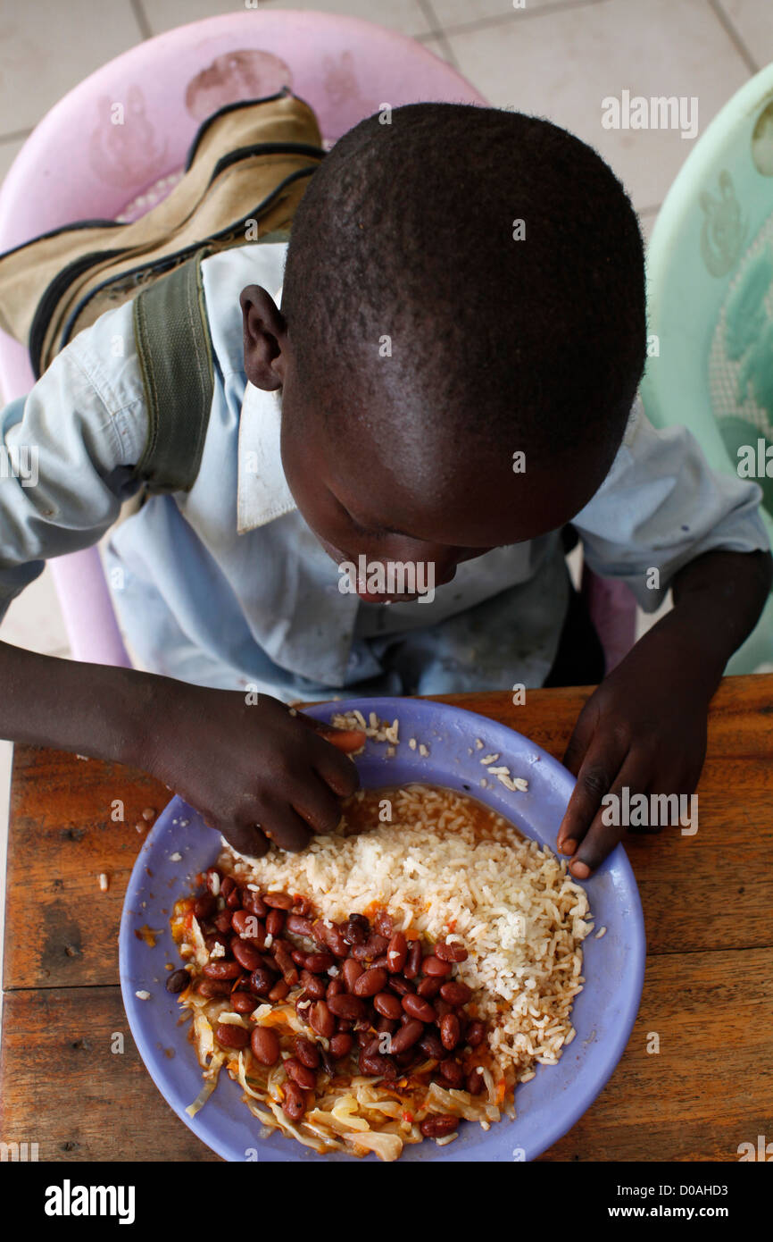 Food aid kenya hi-res stock photography and images - Alamy