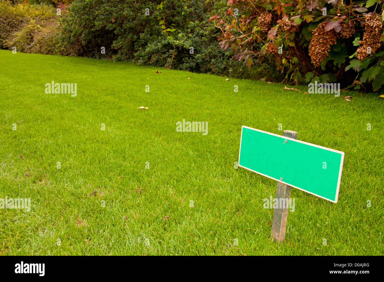 Private garden sign post hi-res stock photography and images - Alamy