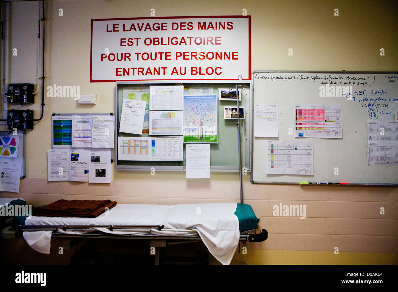 Hospital operating room sign hi-res stock photography and images - Alamy