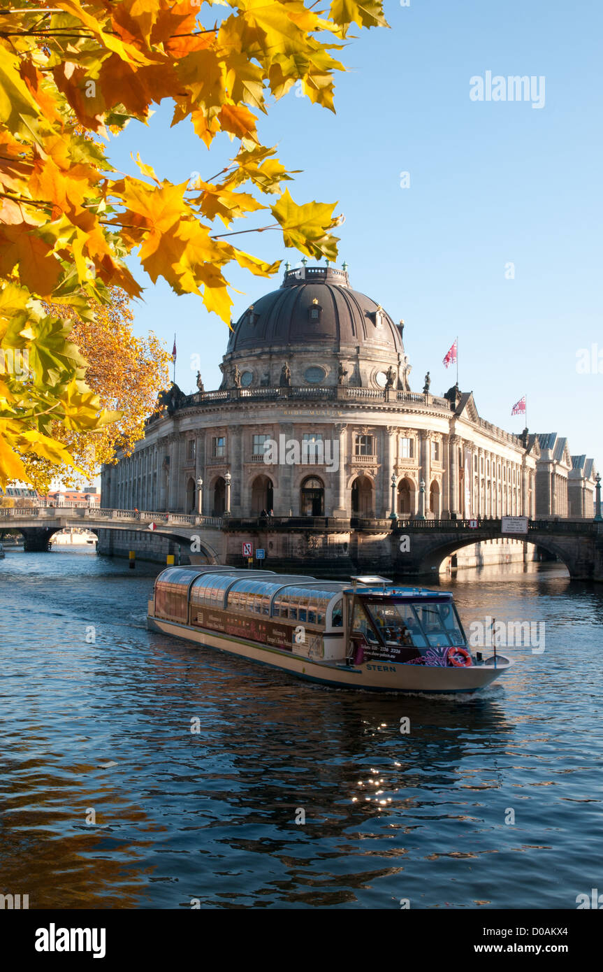 Autumn in Berlin, river Spree with Museum Island Stock Photo - Alamy