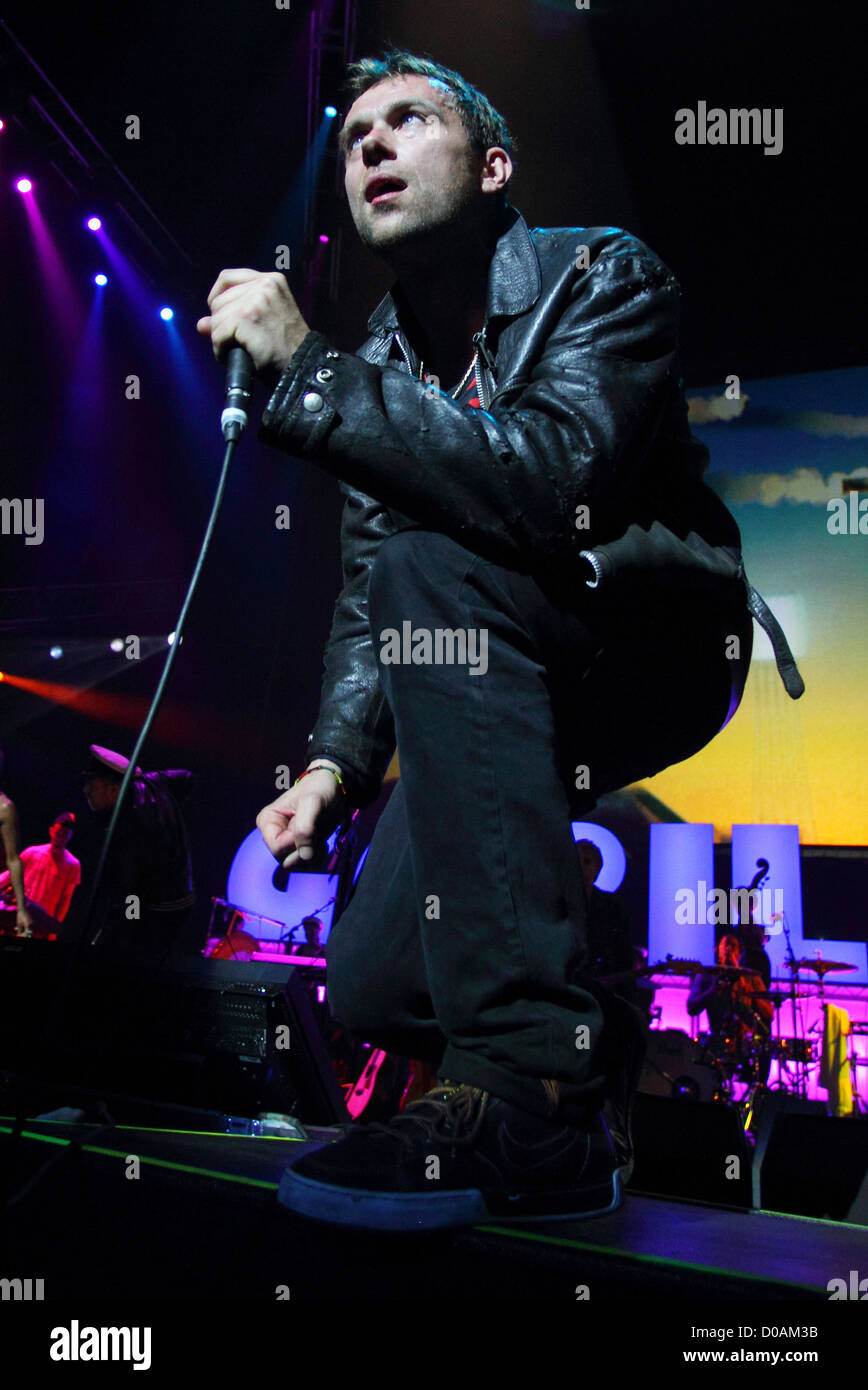 Damon albarn live hi-res stock photography and images - Alamy