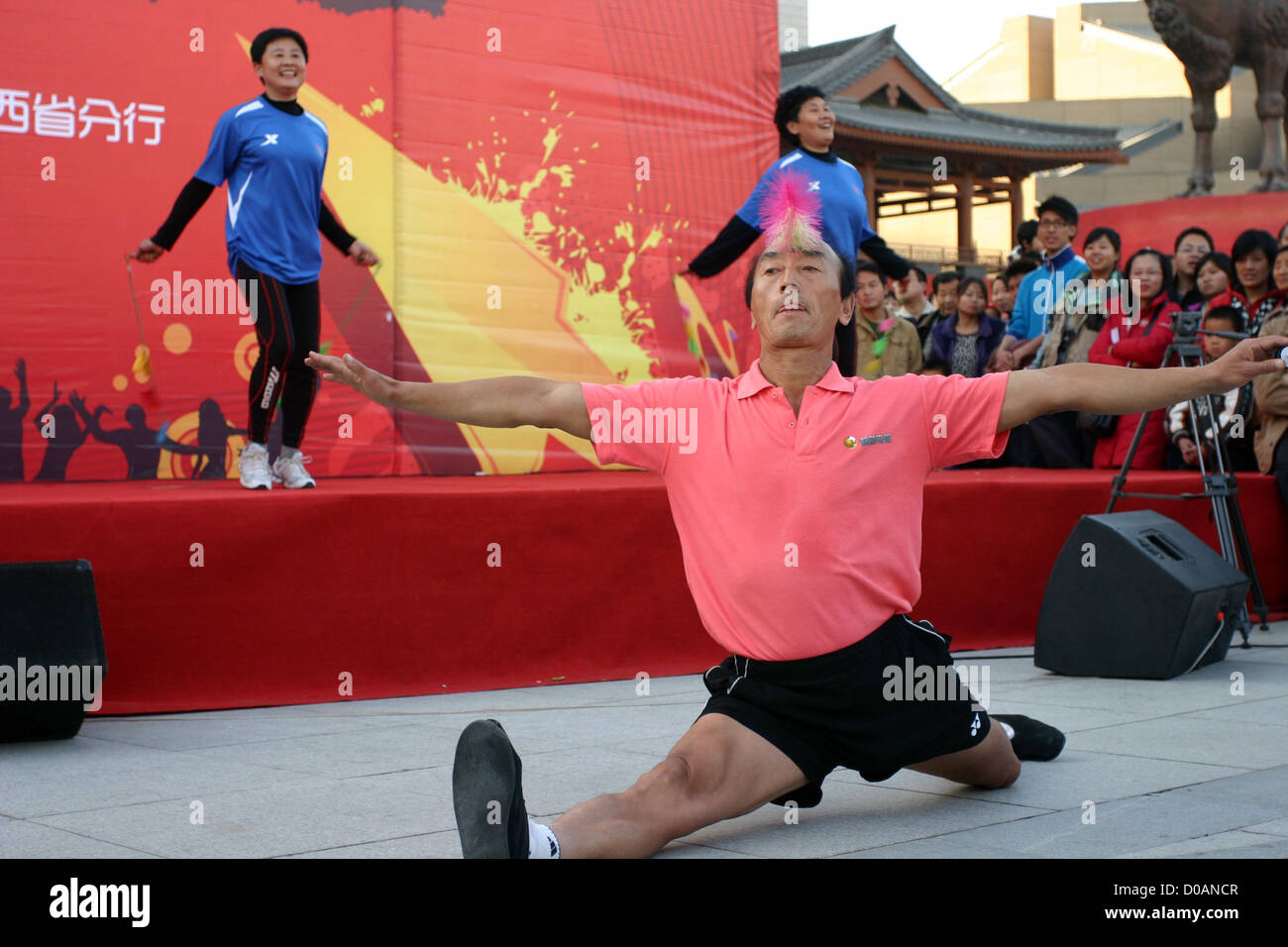 Balancing trick hi-res stock photography and images - Alamy