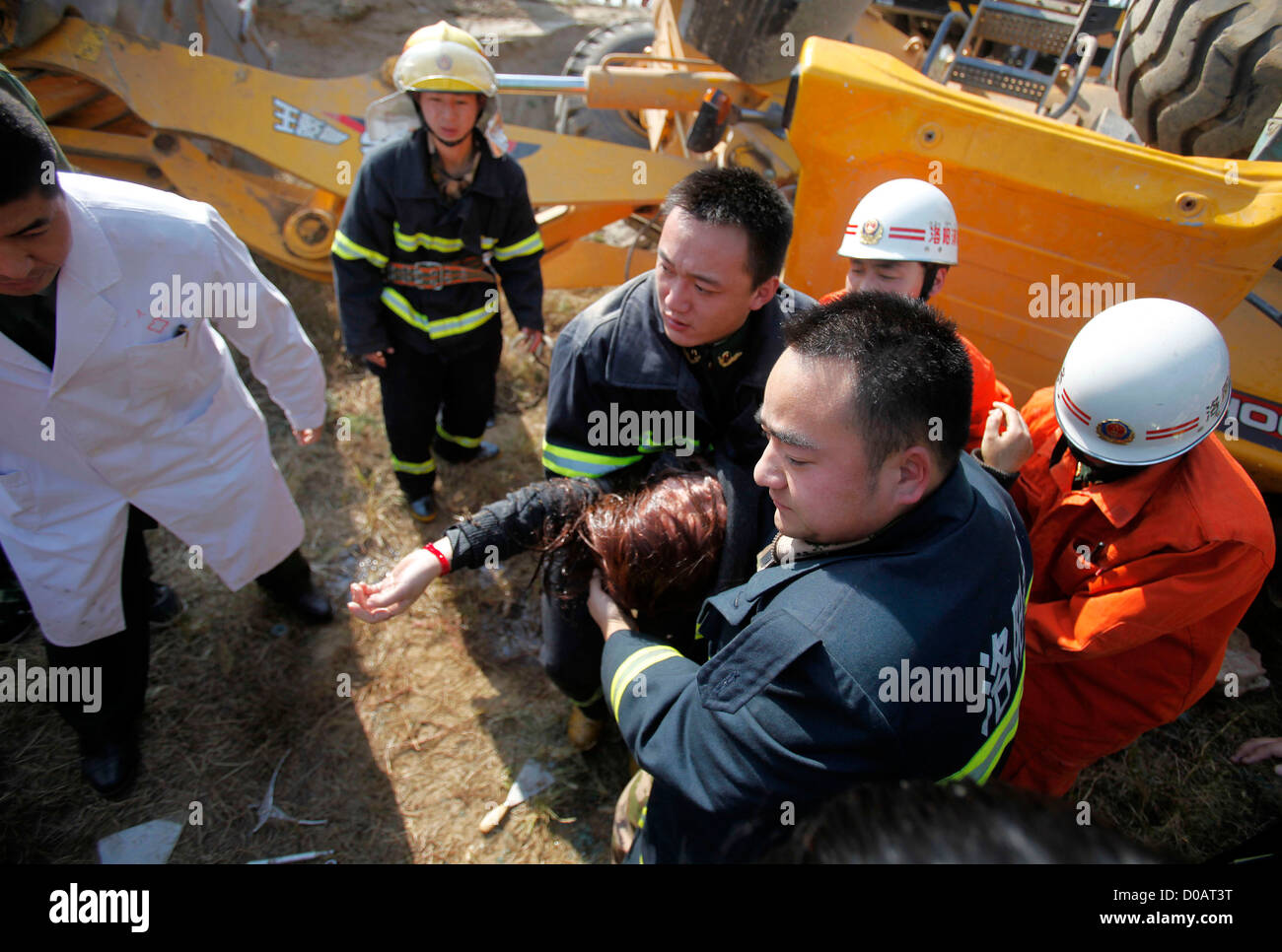 HUGE EXCAVATOR FLIPS LANDS ON LADY A brave woman had to dig deep to ...