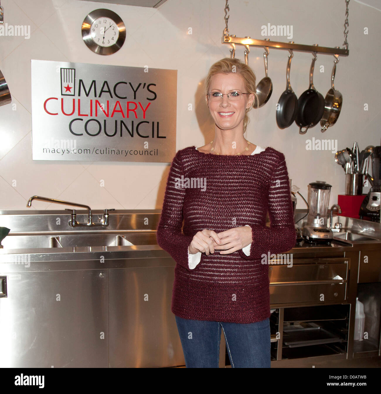 Sandra Lee at her book promotion "Sandra Lee Semi-Homemade The Complete ...
