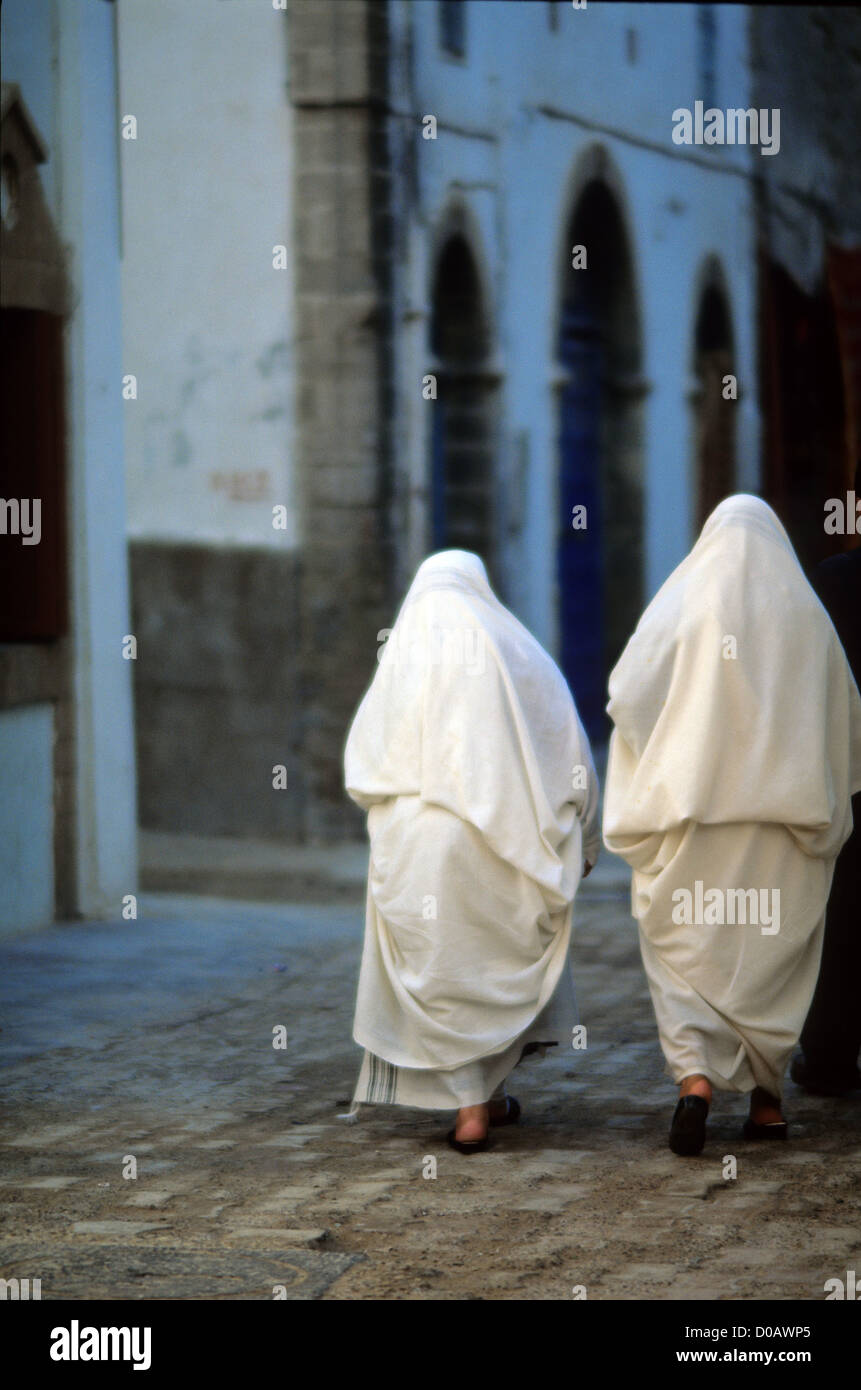 White chador hi-res stock photography and images - Alamy