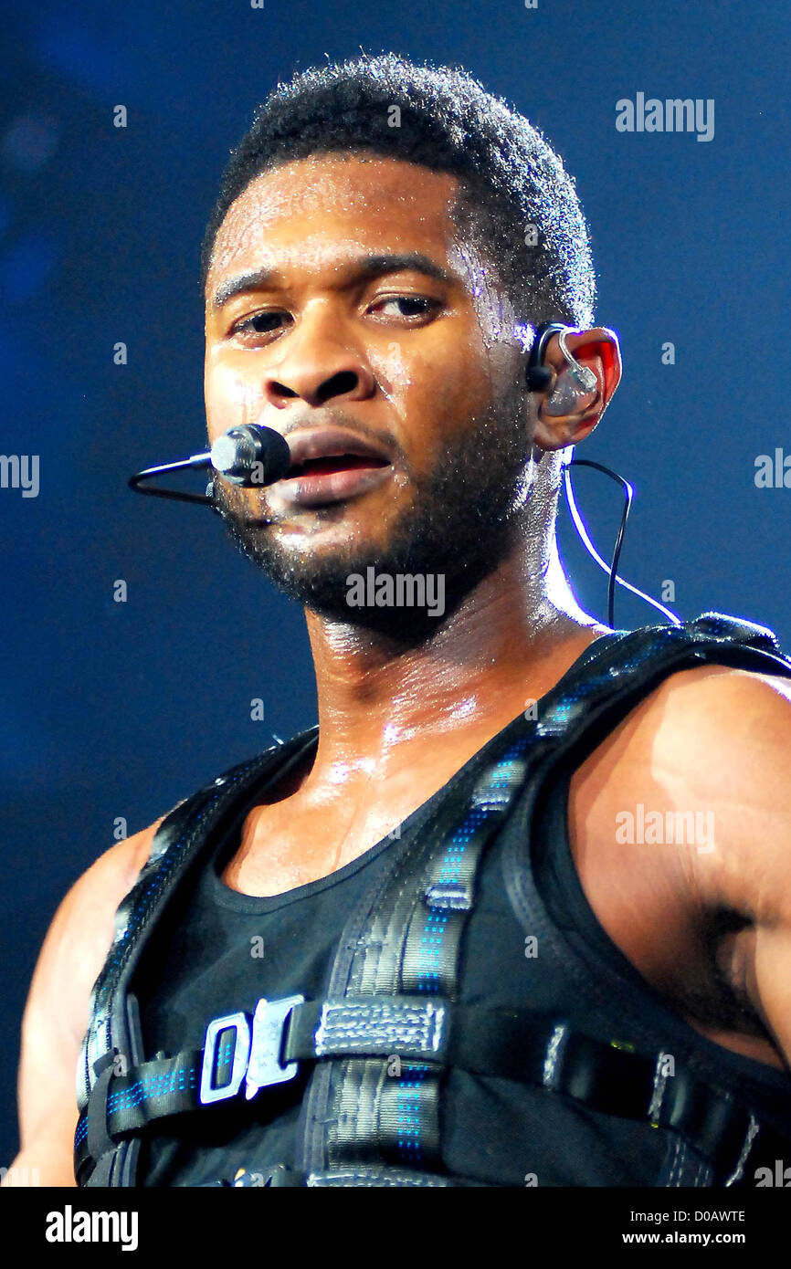 Usher performs live at the Allstate Arena as part of his OMG Tour ...