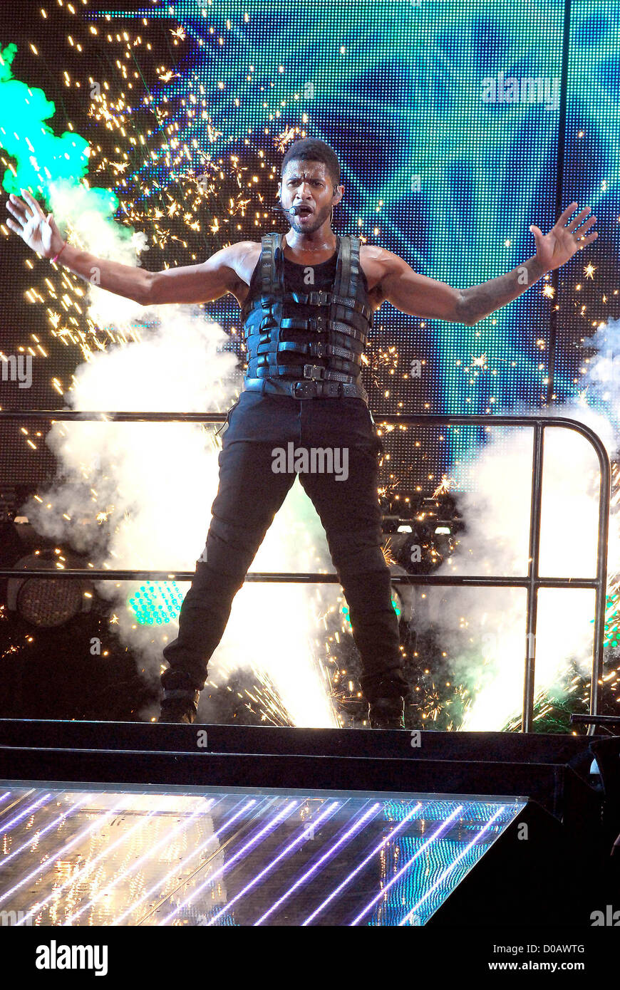 Usher performs live at the Allstate Arena as part of his OMG Tour ...