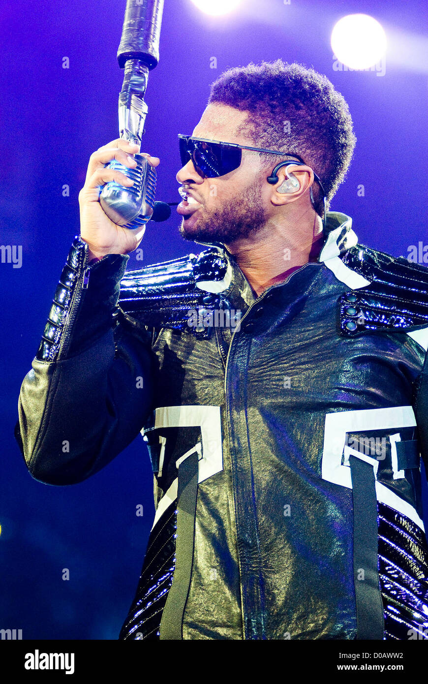 Usher performs live at the Allstate Arena as part of his OMG Tour 2010 ...