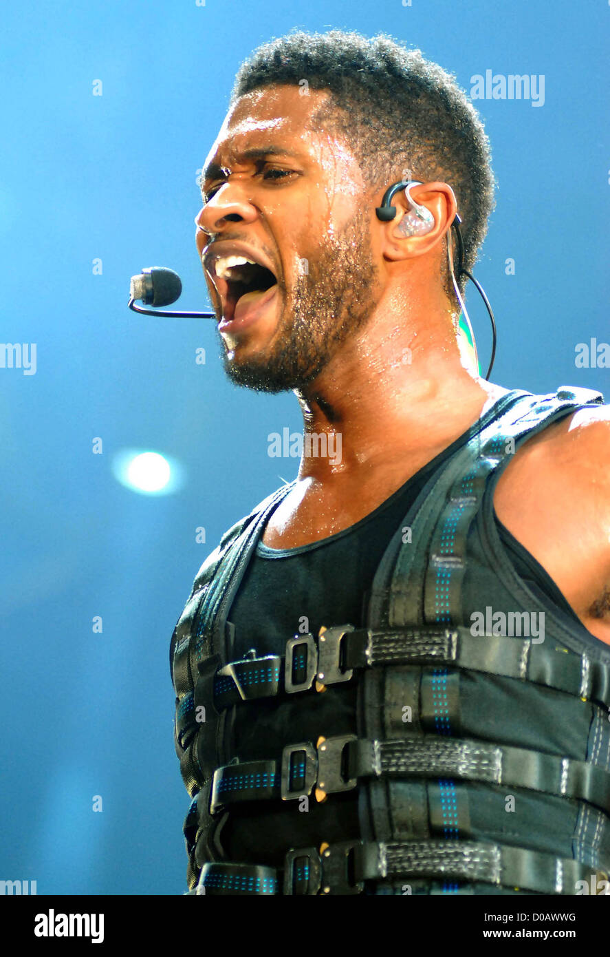 Usher performs live at the Allstate Arena as part of his OMG Tour 2010 ...