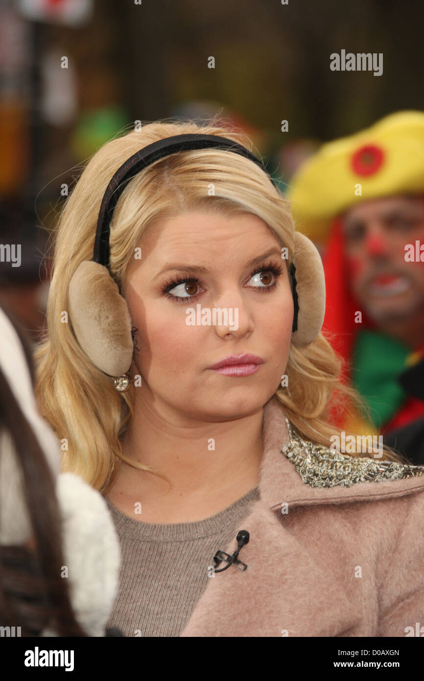 Jessica Simpson 84th Macy's Thanksgiving Day Parade in New York City ...