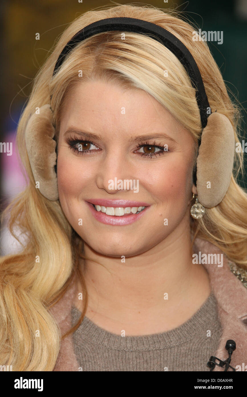 Jessica Simpson 84th Macy's Thanksgiving Day Parade in New York City ...