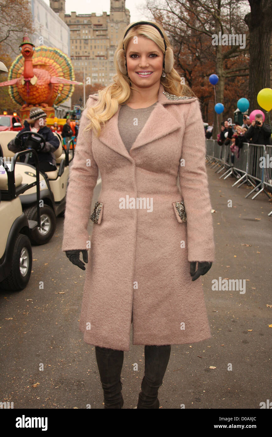 Jessica Simpson 84th Macy's Thanksgiving Day Parade in New York City ...