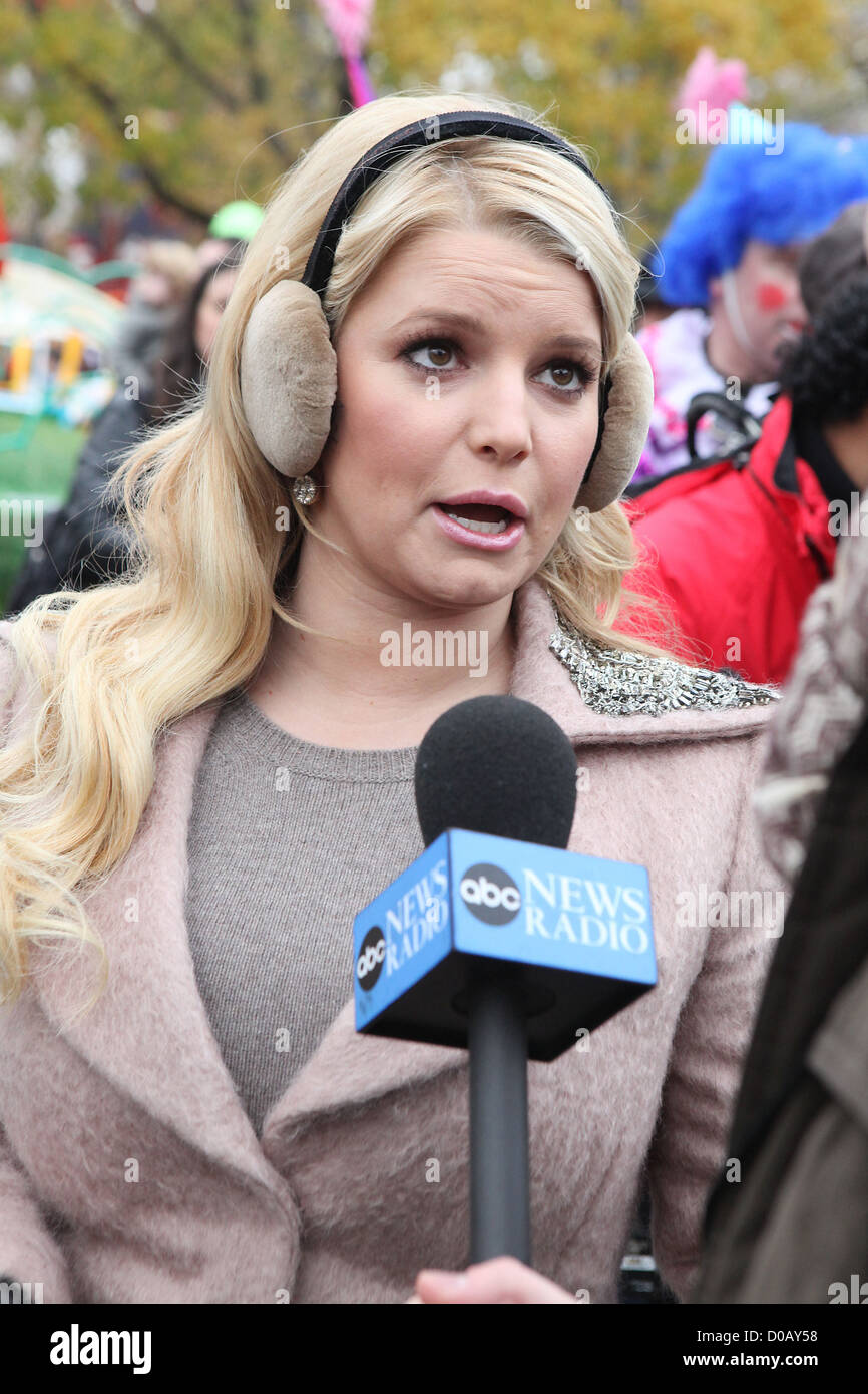 Jessica Simpson 84th Macy's Thanksgiving Day Parade in New York City ...