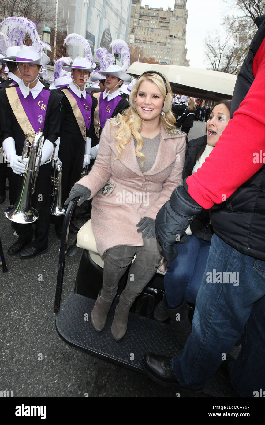 Jessica Simpson 84th Macy's Thanksgiving Day Parade in New York City ...