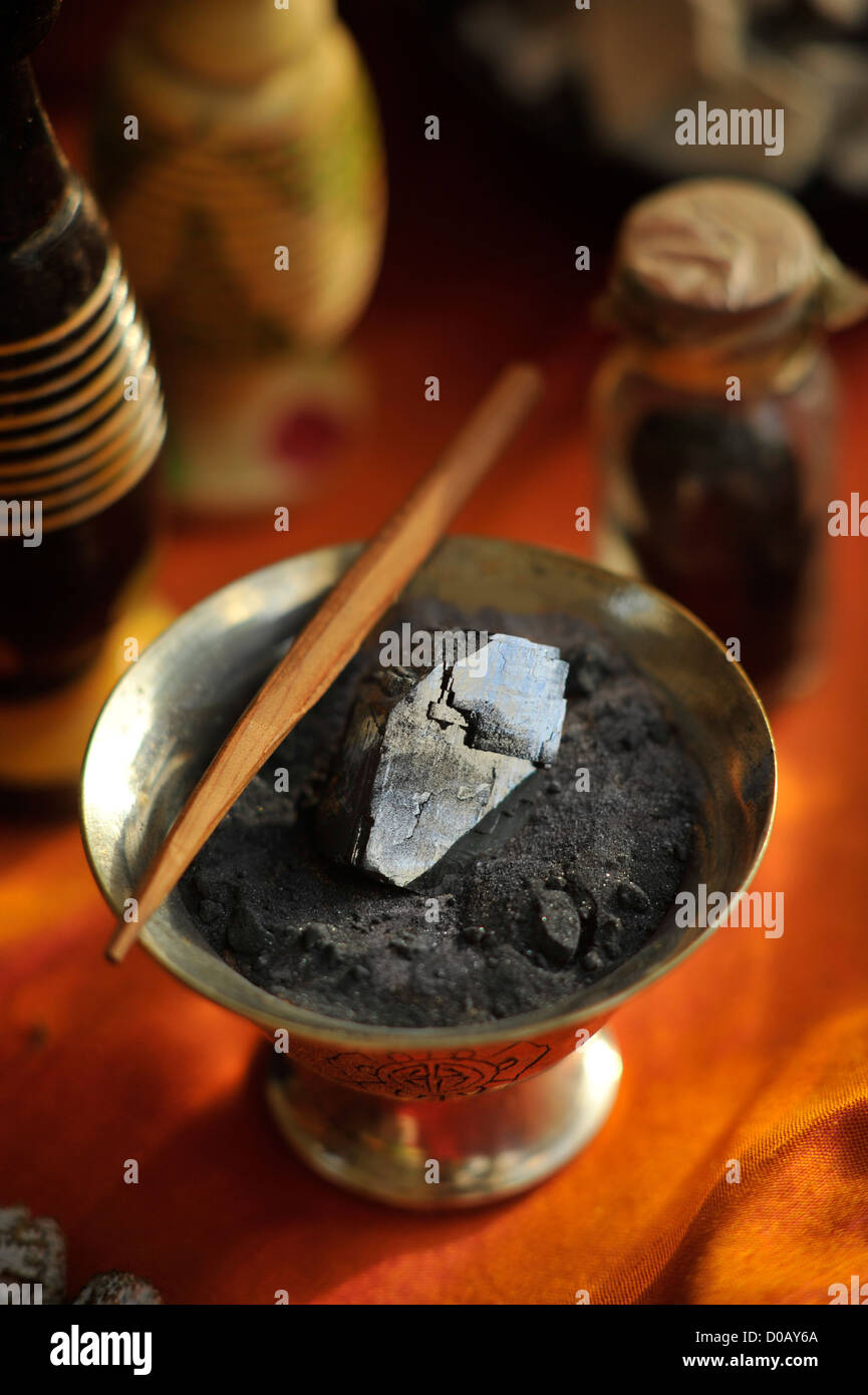 BOWL KOHL MAKE-UP FOR EYES COMPOSED ANTIMONY PEPPER GROUND CLOVE ...